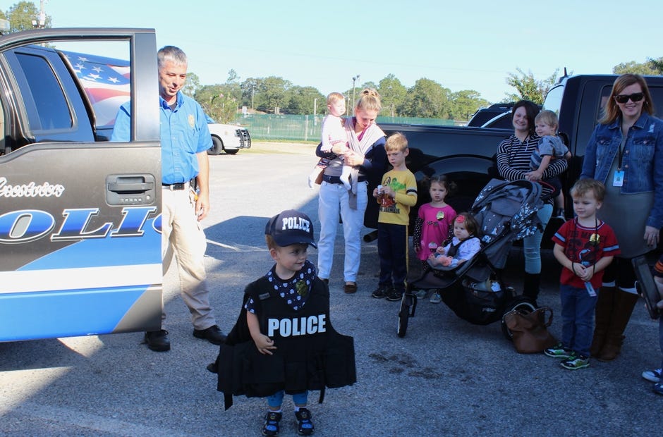 Kids explore the Crestview Police Department | Crestview News Bulletin