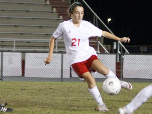 Bulldogs' girls soccer coach patient in building process | Crestview ...