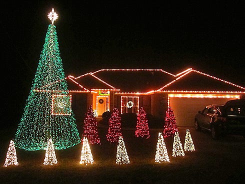 CHRISTMAS ENTERTAINMENT: Watts Up lights up neighborhood | Crestview ...