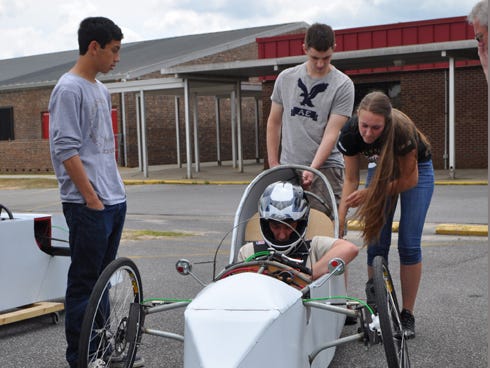 Crestview High School students to compete at electric car race (VIDEO ...