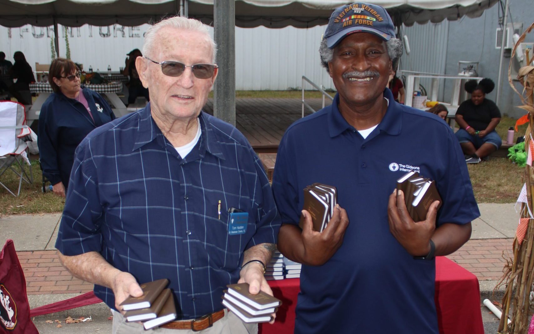 Gideons spread Good News at Fall Festival | Crestview News Bulletin