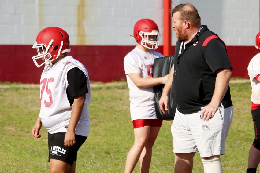 Bulldogs get a jump on spring football practice | Crestview News Bulletin