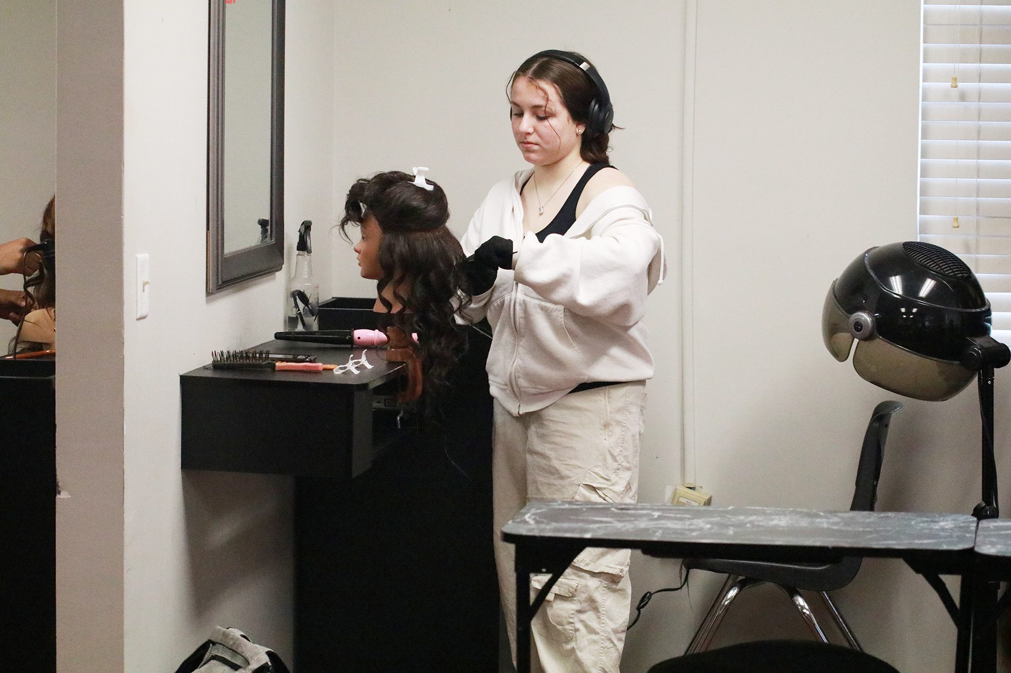 Crestview High School students have fun in cosmetology course ...